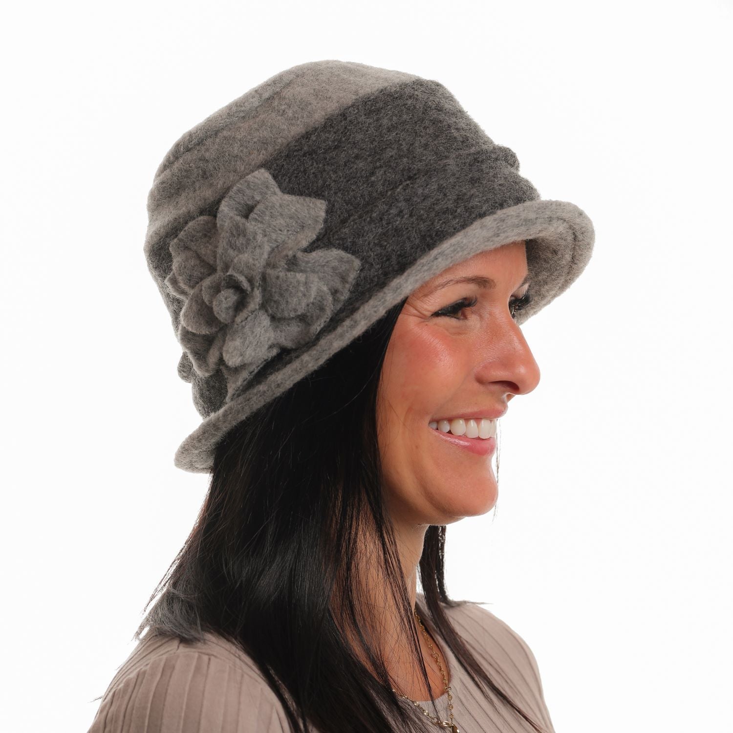 Boiled wool hat with contrasting band and flower
